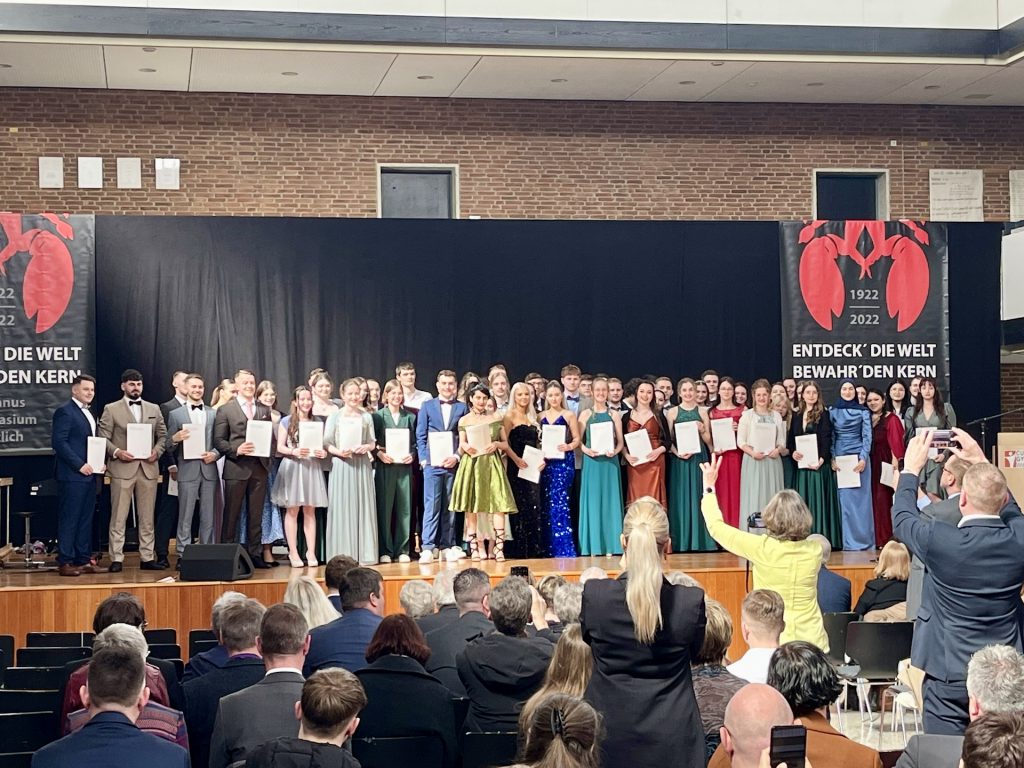 „Abi Wonka – Das Goldene Ticket zur Freiheit”: Abiturfeier 2023 – CGW